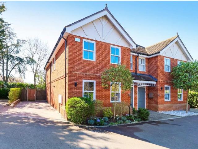4 bedroom semi detached house for sale