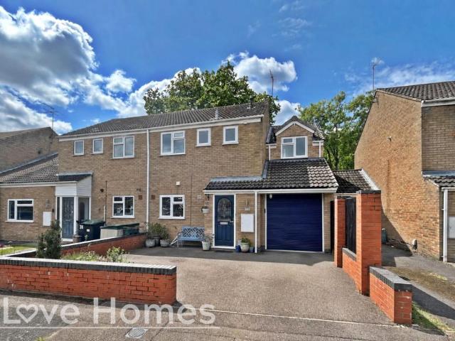 4 bedroom semi detached house for sale