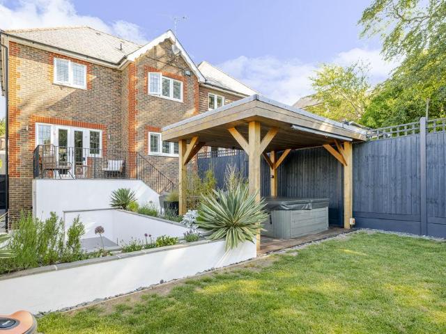 4 bedroom semi detached house for sale