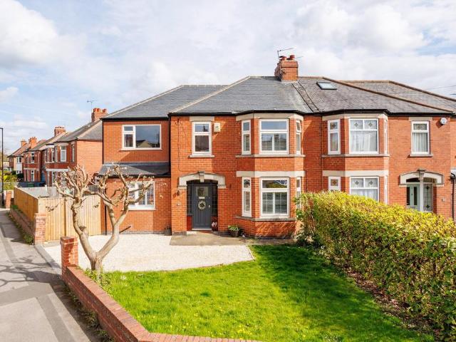 4 bedroom semi detached house for sale