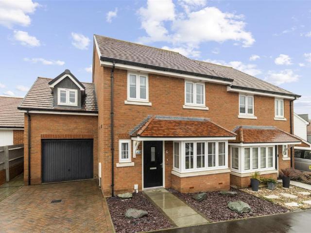 4 bedroom semi detached house for sale