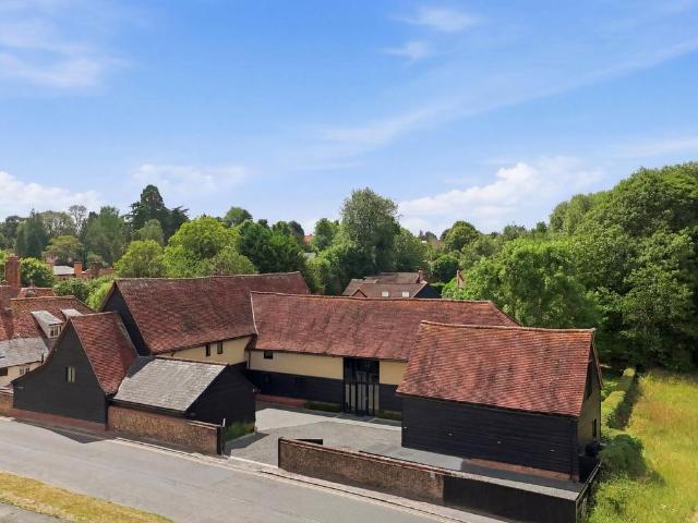 5 bedroom link detached house for sale