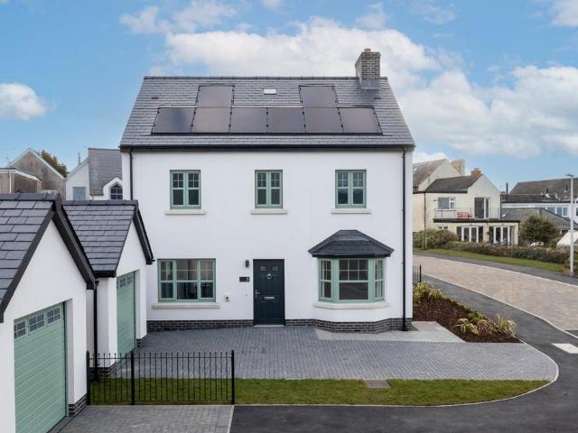 4 bedroom semi detached house for sale