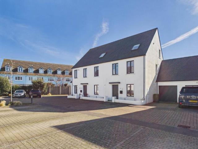 4 bedroom semi detached house for sale
