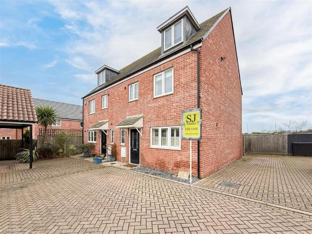 4 bedroom semi detached house for sale