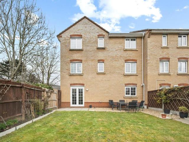 4 bedroom semi detached house for sale