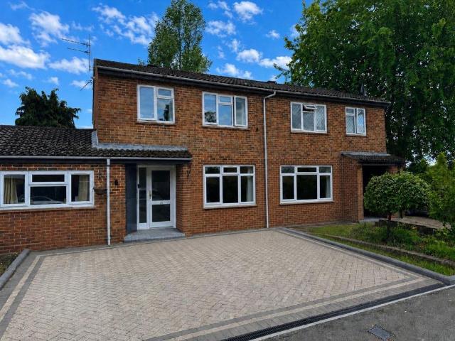 4 bedroom semi detached house for sale