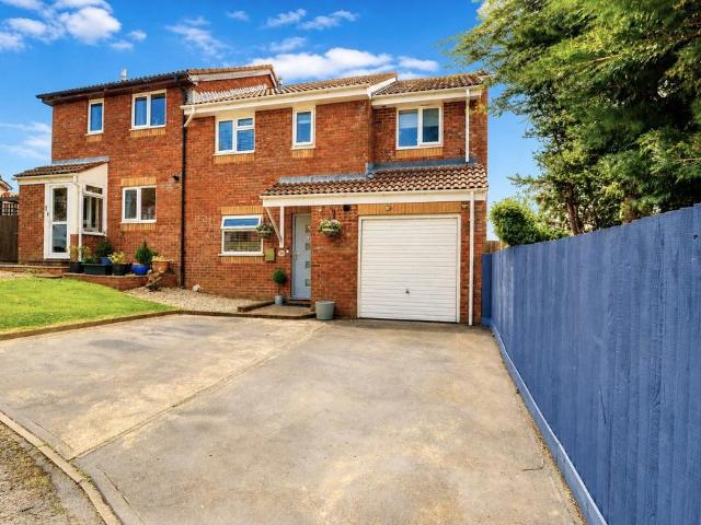 4 bedroom semi detached house for sale