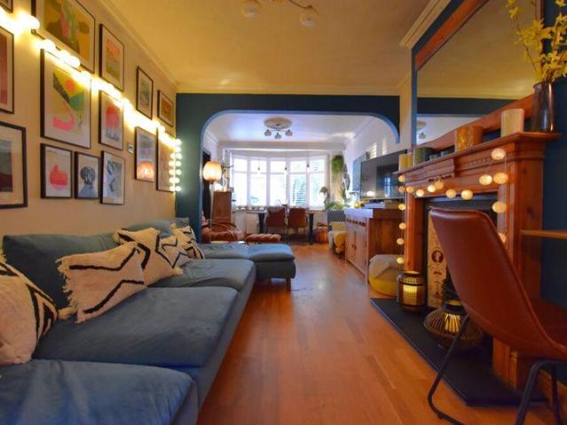 4 bedroom semi detached house for sale