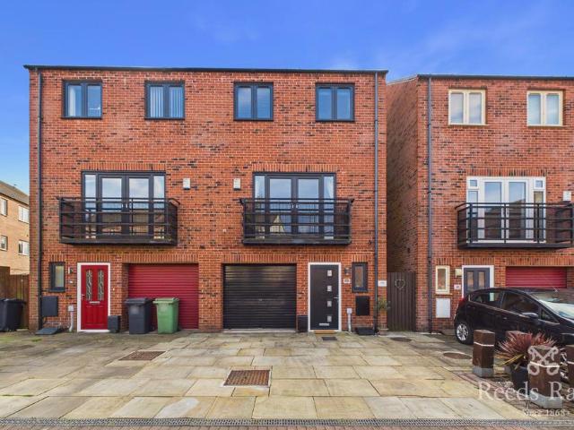 4 bedroom semi detached house for sale
