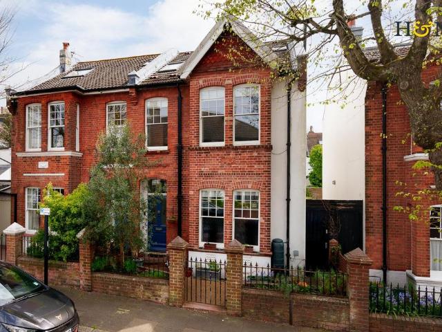 5 bedroom semi detached house for sale