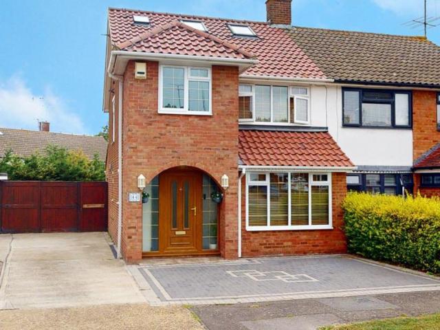 4 bedroom semi detached house for sale