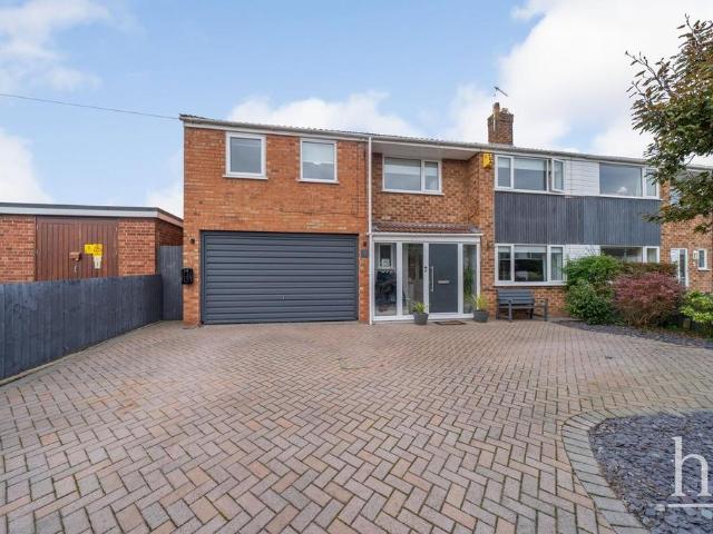 4 bedroom semi detached house for sale
