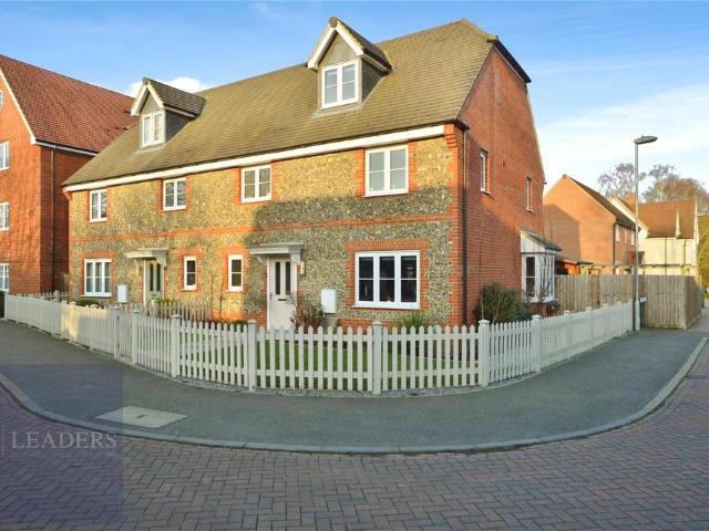 4 bedroom semi detached house for sale