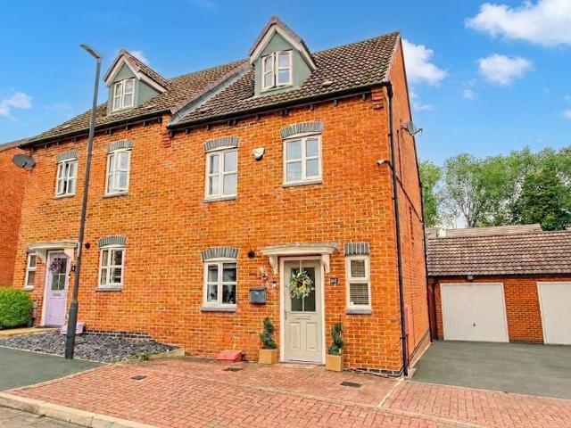 4 bedroom semi detached house for sale