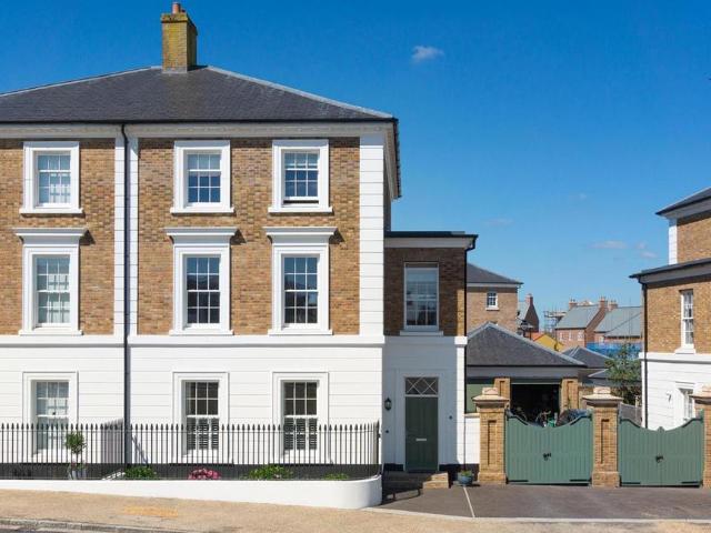 4 bedroom semi detached house for sale