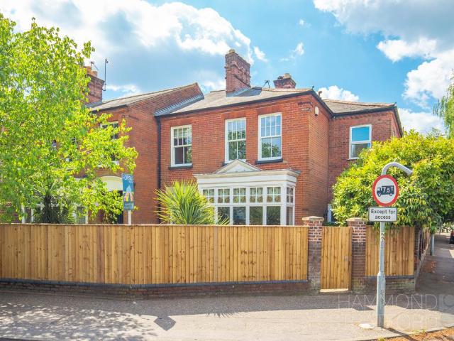 4 bedroom semi detached house for sale