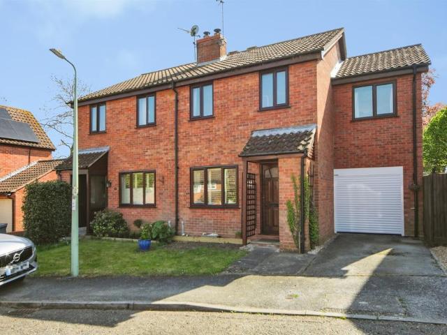 4 bedroom semi detached house for sale