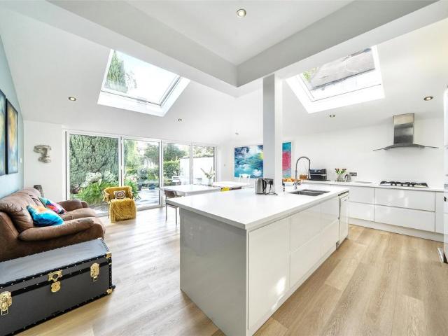 4 bedroom semi detached house for sale