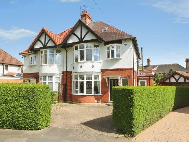 4 bedroom semi detached house for sale
