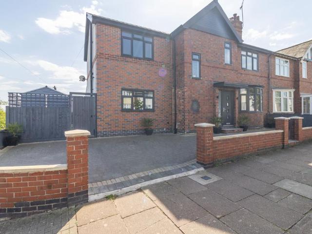 4 bedroom semi detached house for sale