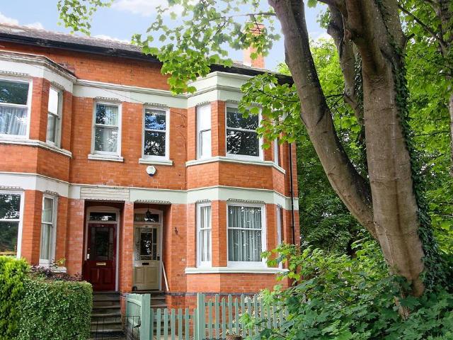 4 bedroom semi detached house for sale