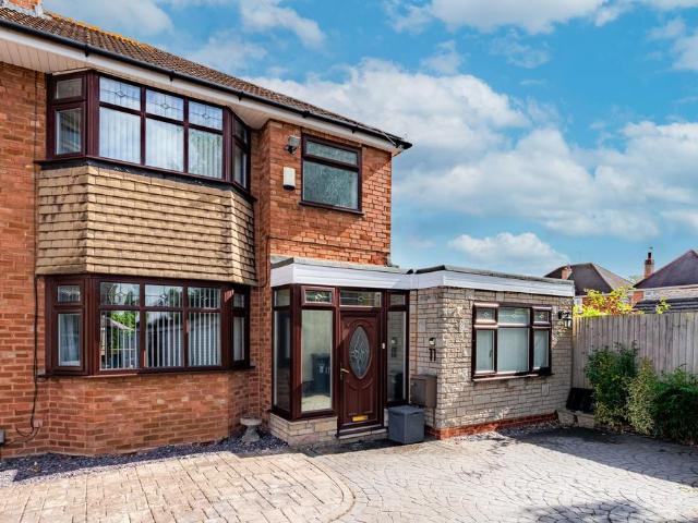 4 bedroom semi detached house for sale