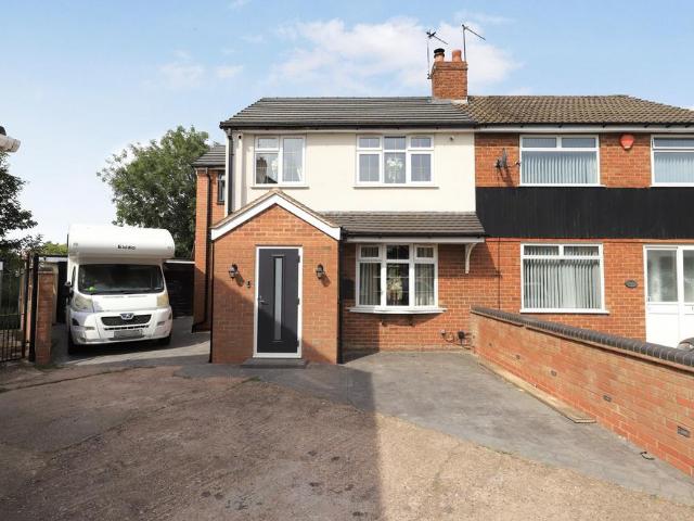 4 bedroom semi detached house for sale