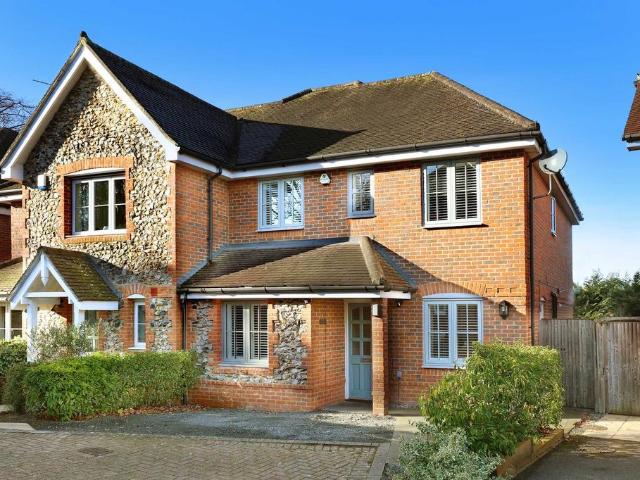 4 bedroom semi detached house for sale