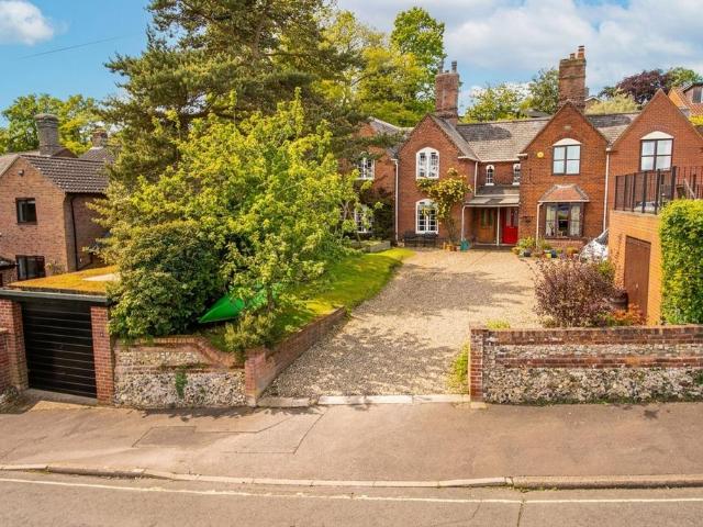 4 bedroom semi detached house for sale