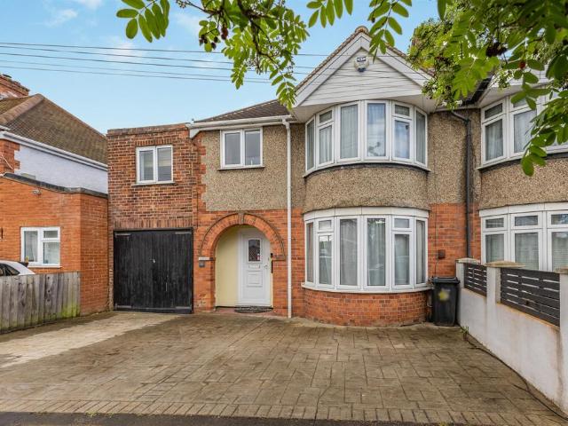 4 bedroom semi detached house for sale
