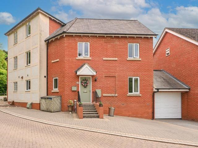 4 bedroom semi detached house for sale