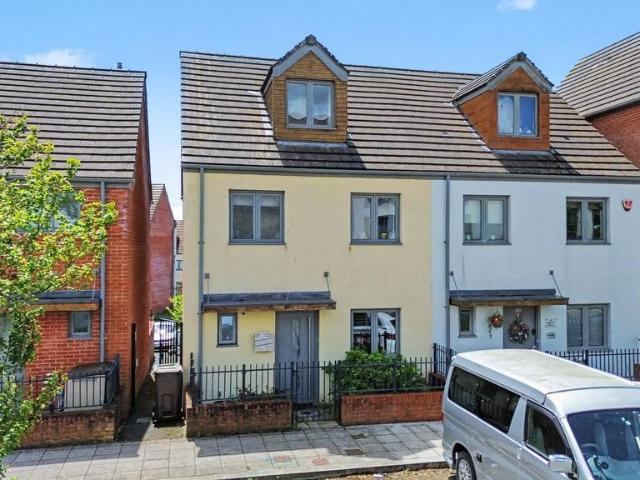 4 bedroom semi detached house for sale