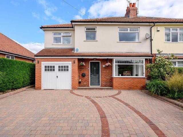4 bedroom semi detached house for sale