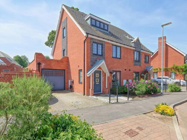 4 bedroom semi detached house for sale