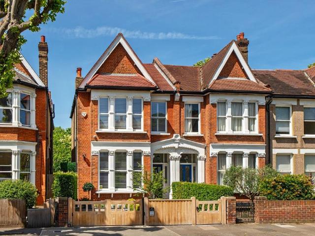 4 bedroom semi detached house for sale