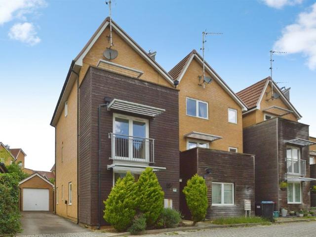 4 bedroom semi detached house for sale