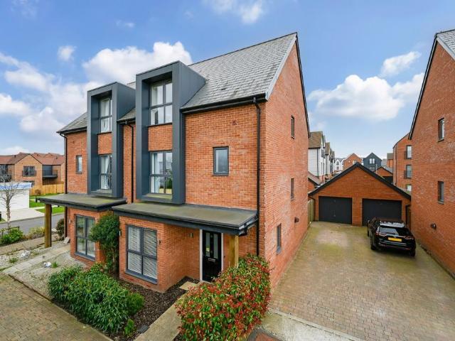 4 bedroom semi detached house for sale