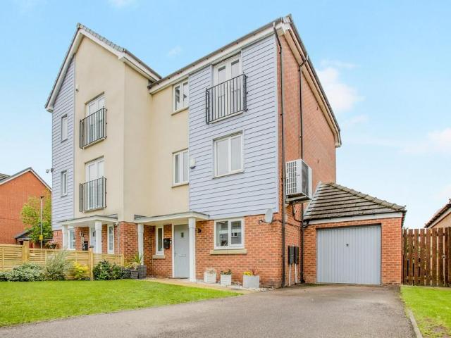 4 bedroom semi detached house for sale