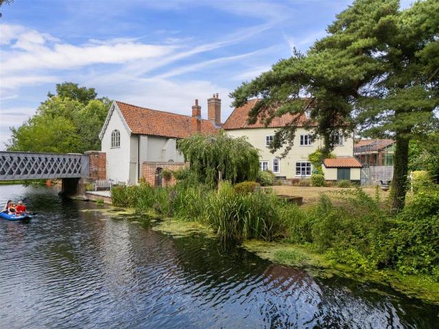 4 bedroom semi detached house for sale