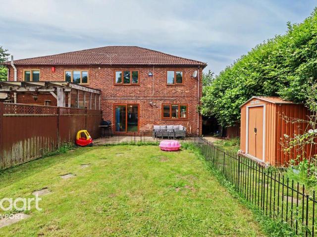 4 bedroom semi detached house for sale