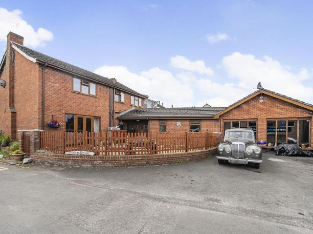 4 bedroom semi detached house for sale