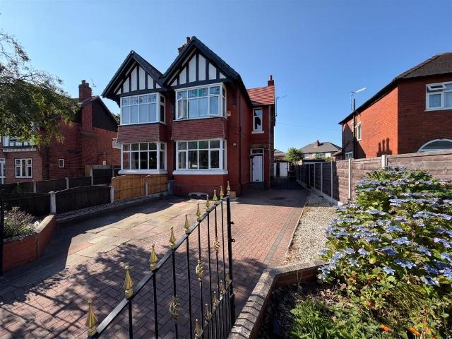 4 bedroom semi detached house for sale