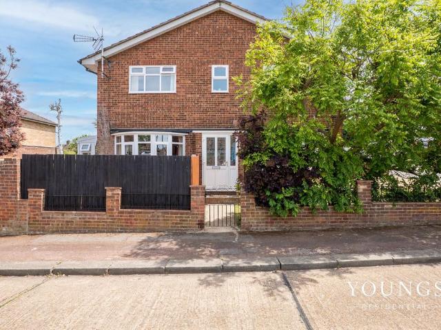 4 bedroom semi detached house for sale