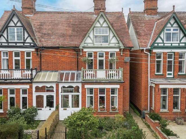 4 bedroom semi detached house for sale