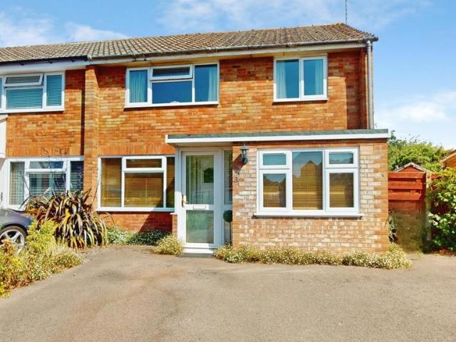 4 bedroom semi detached house for sale