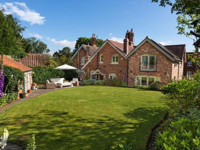 4 bedroom semi detached house for sale