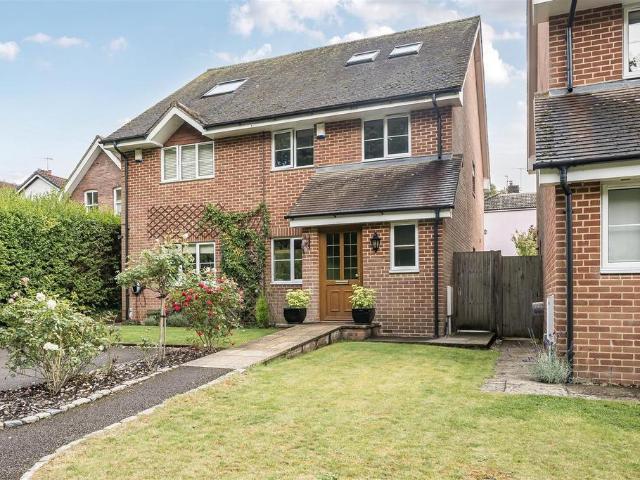 4 bedroom semi detached house for sale