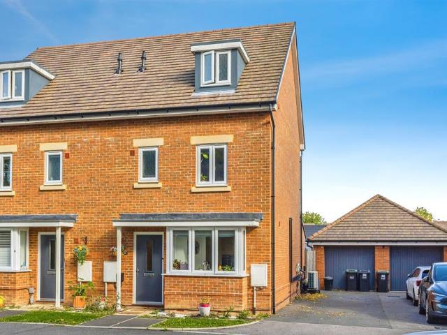 4 bedroom semi detached house for sale