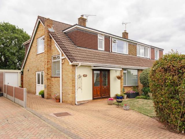 4 bedroom semi detached house for sale